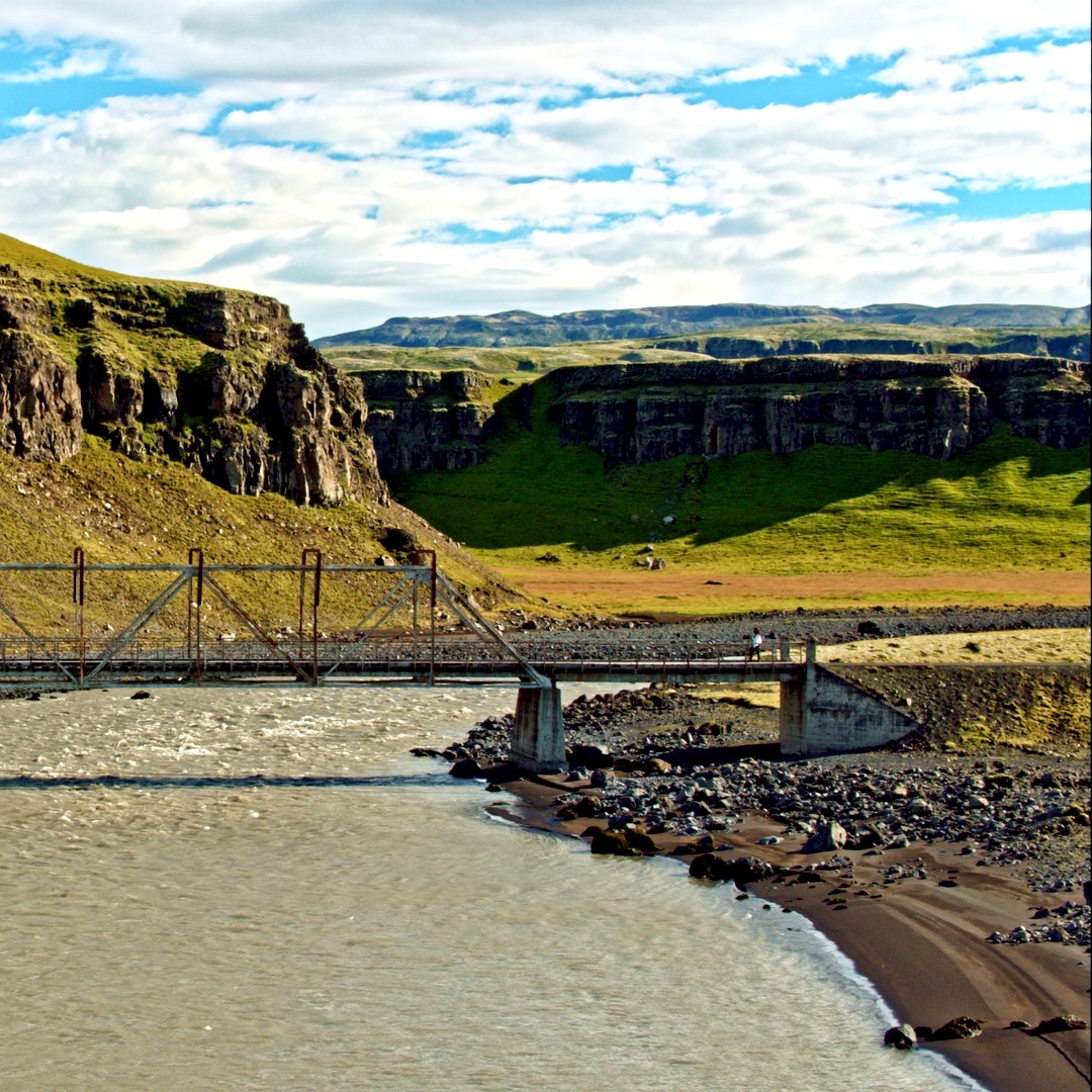 Curtiss Paul Deyoung - Crossing bridges - Visual Meditation